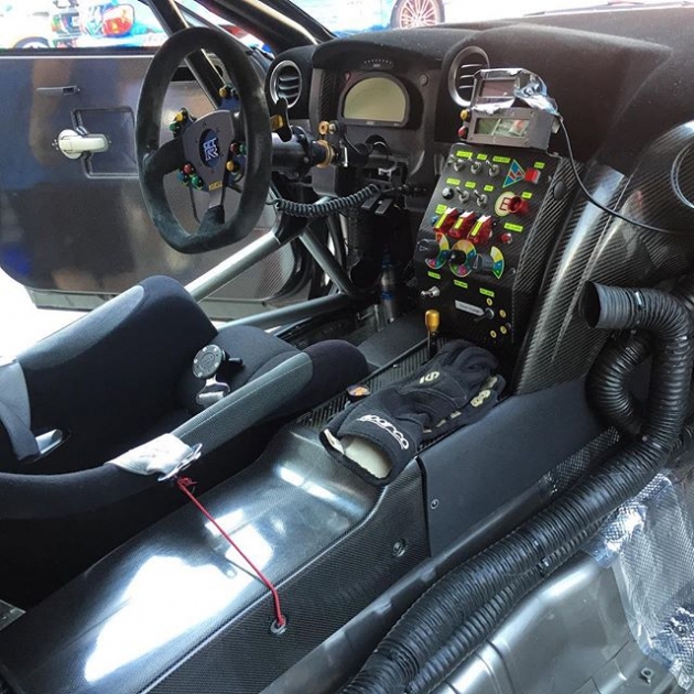 The cockpit of the Nismo GTR I posted earlier, carbon fiber everywhere ...